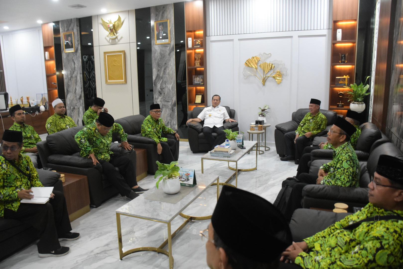 Bersama Dewan Masjid, Miq Iqbal Ikhtiar Bangun Masjid NTB Pertama di Gaza - POSTLOMBOK.COM